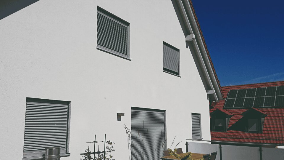 Der Multiroll: Rollladen, Lamellenstoren und Insektenschutz in Einem